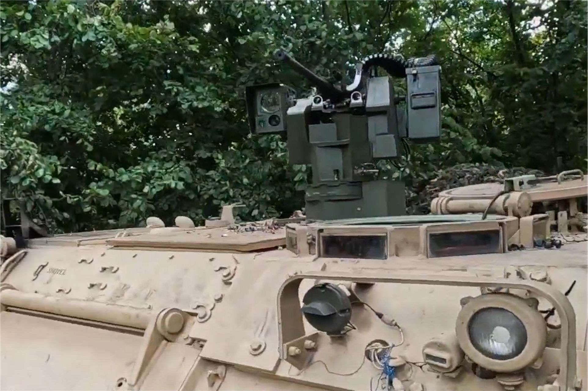 Ukraine Uses Spanish Guardian 1.5 Remote Weapon Stations Mounted on TOA M113 and Kozak-5 Armored ...